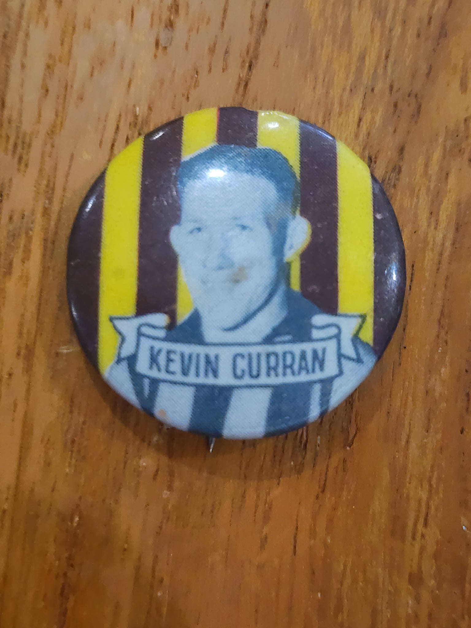 1950s Argus Football Badge - Hawthorn Kevin Curran – Shields Stamps & Coins